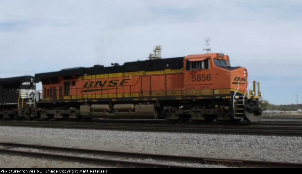 BNSF 5856